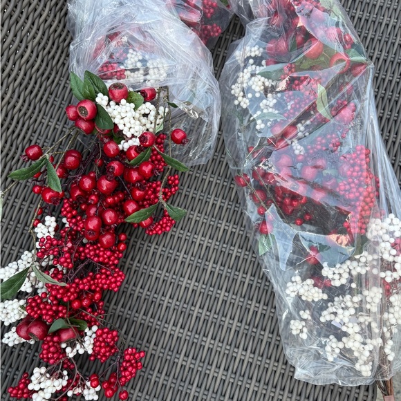 Frontgate | Holiday | Frontgate Bold Red Berry Garland Nwt | Poshmark
